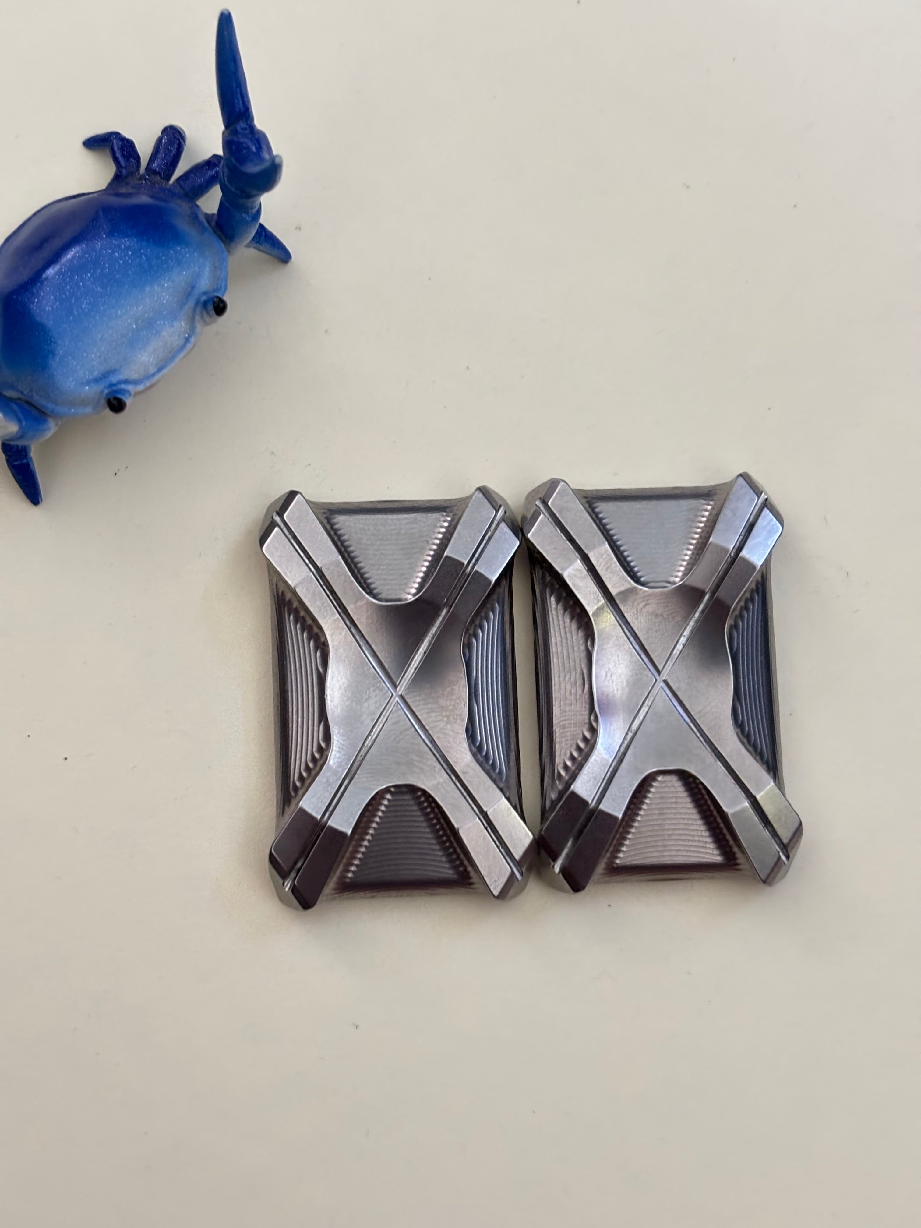Magnus spider - slider Titanium with black teflon plates - fidget toy ...