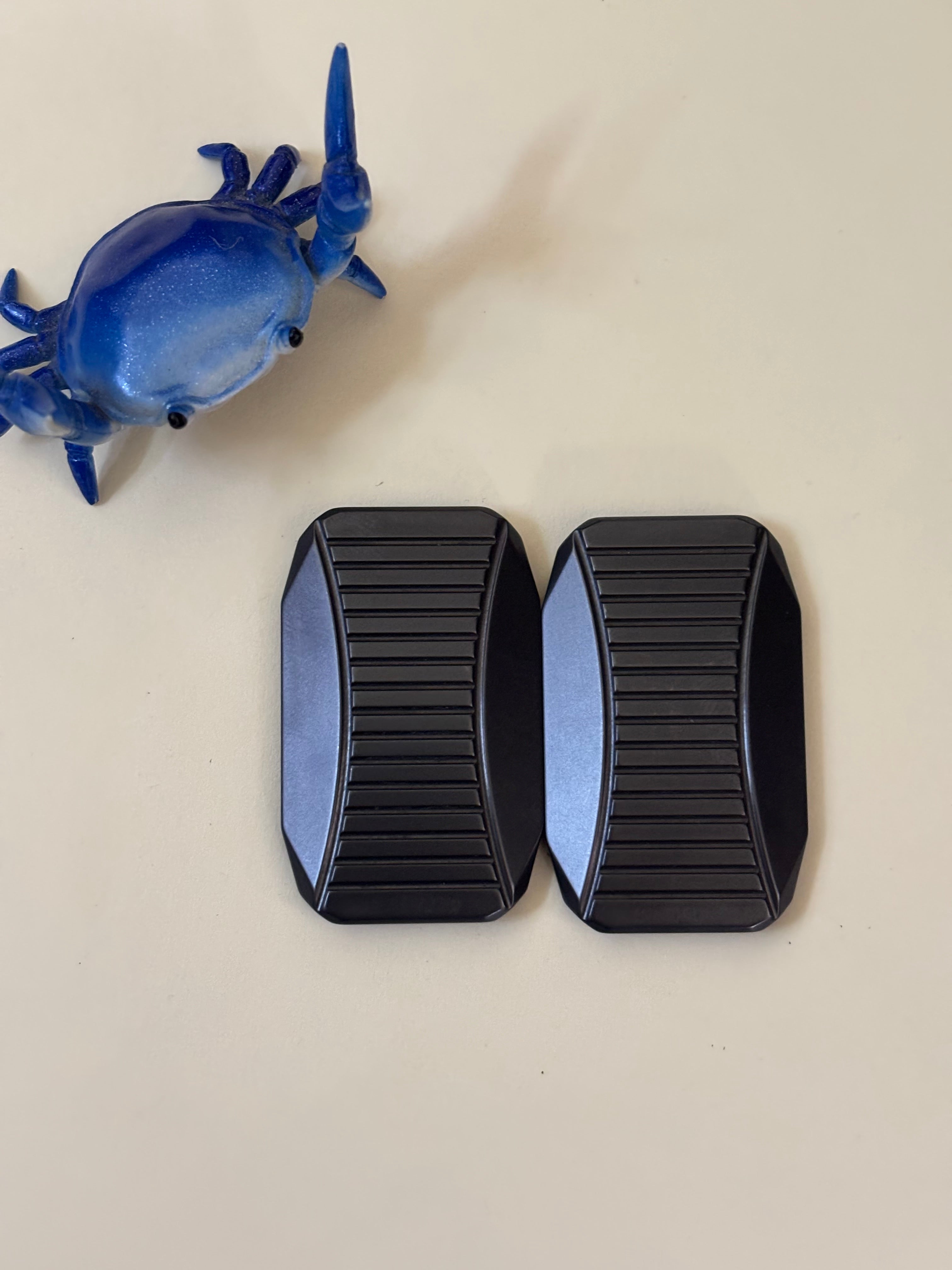 Magnus Wing slider - zirc body with SS plates- fidget toy – Plants Wake ...
